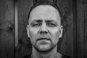 10 Signs of a Controlling Man | LifeFalcon