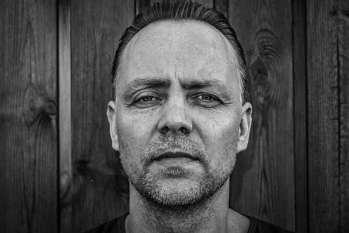 10 Signs of a Controlling Man | LifeFalcon